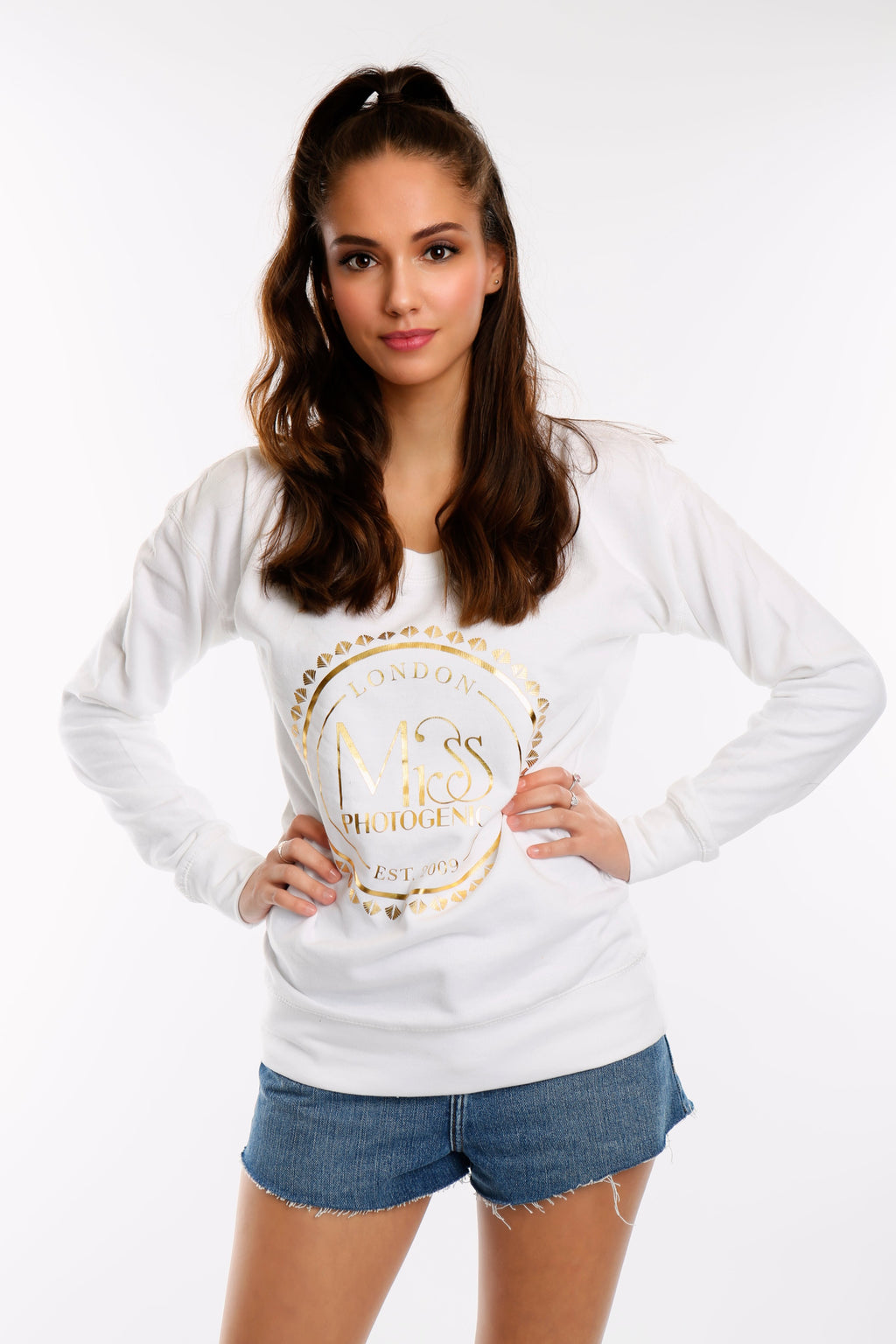 White Oversized Round Logo Sweatshirt – Miss Photogenic